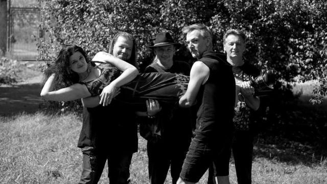 Interview: Faceless Objects – Mostly Music